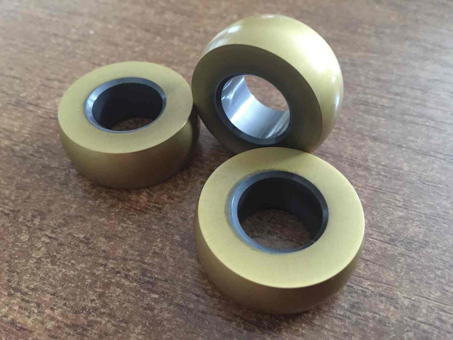 Galets en acier 100C6 avec revêtement Nitrure de titane TiN